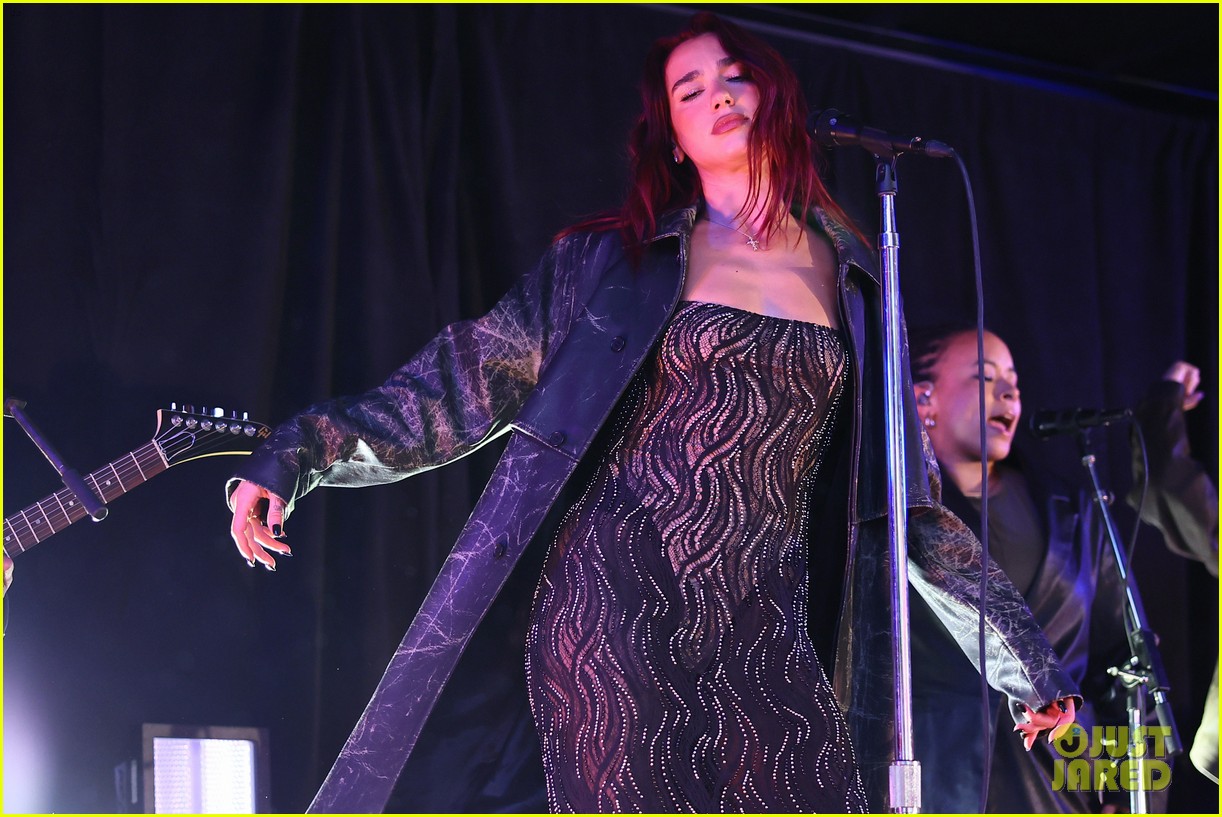 Dua Lipa Gives Surprise Pop-Up Performance in Times Square After 'SNL ...