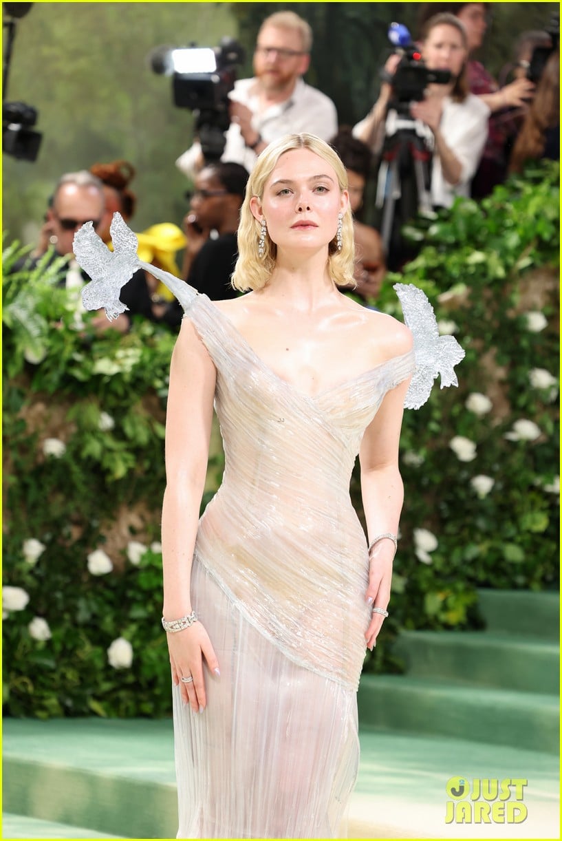 Elle Fanning Channels 'Maleficent' Role for Met Gala 2024's Sleeping ...