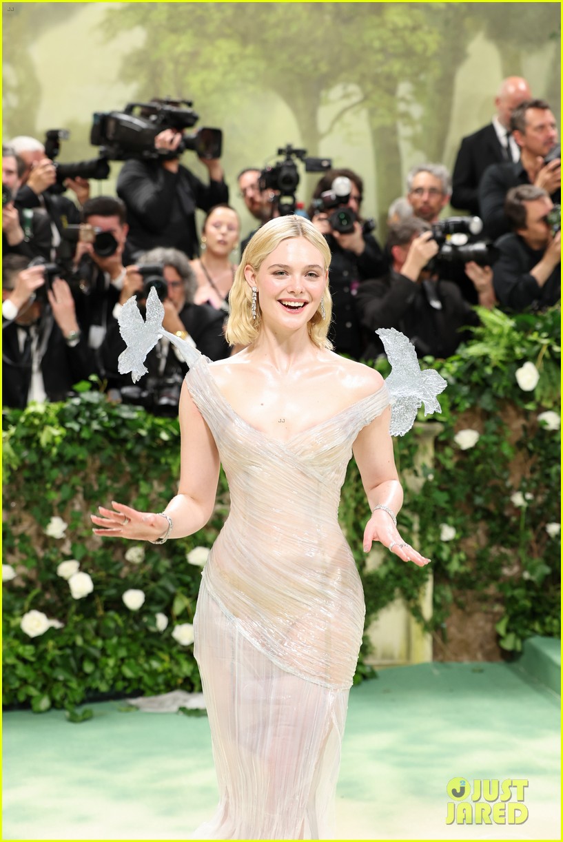 Elle Fanning Channels 'Maleficent' Role for Met Gala 2024's Sleeping ...