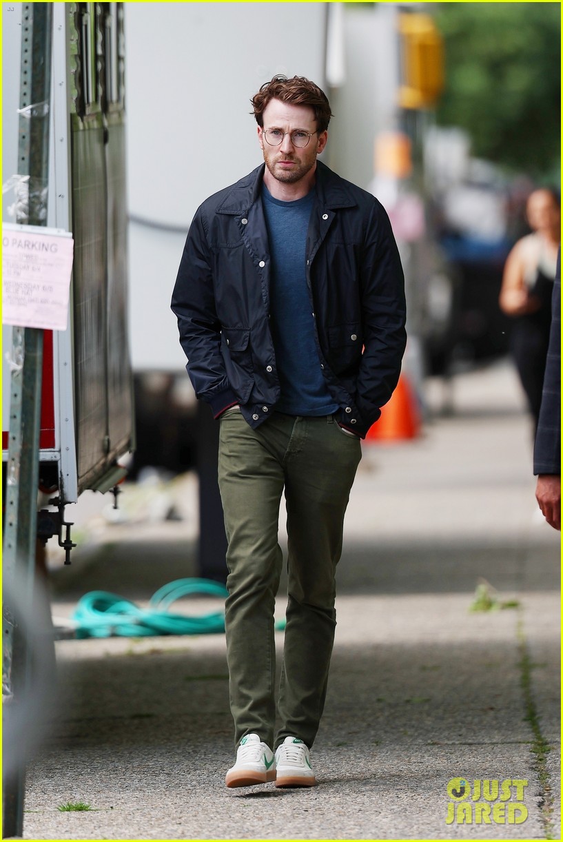 Chris Evans Looks Sexy in Specs on 'Materialists' Set with Dakota Johnson: Photo 5045794 | Chris ...