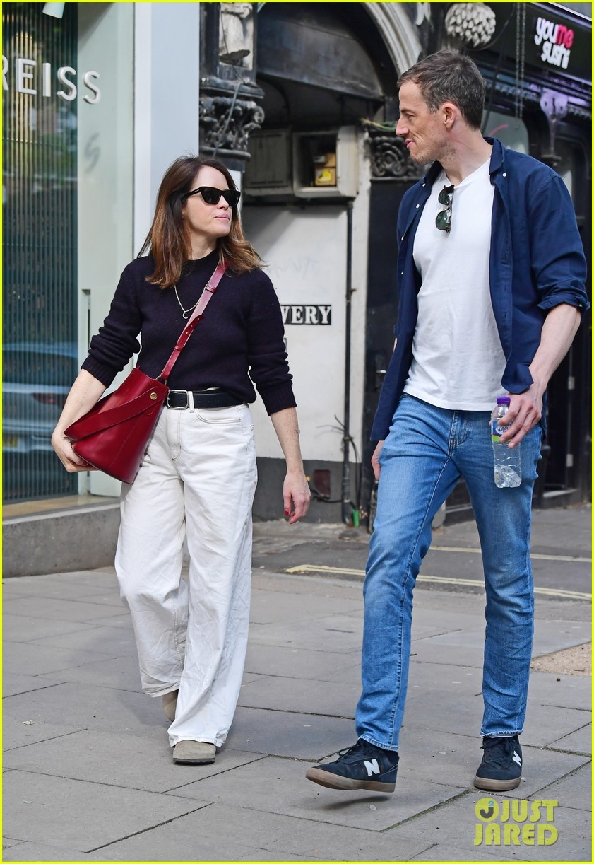 Claire Foy Keeps Close to Boyfriend Charlie Cunningham During Rare ...