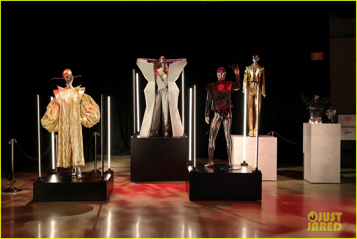 Lady Gaga Looks Out of This World in Outfit Made of Car Parts at 'Gaga ...