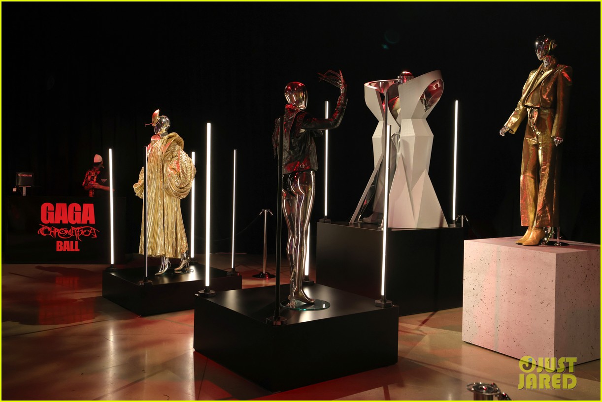 Lady Gaga Looks Out of This World in Outfit Made of Car Parts at 'Gaga ...