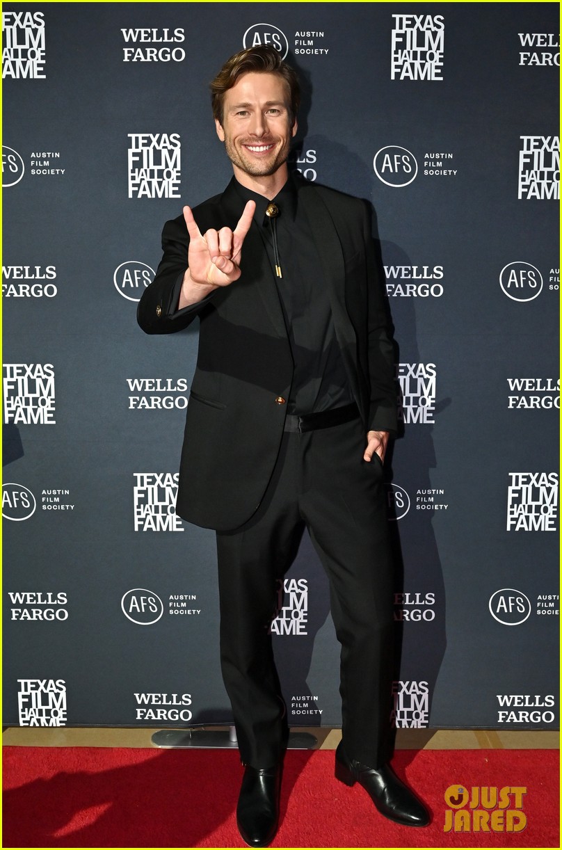 Glen Powell Looks Sharp in Bolo Tie as He's Honored at A Toast To Texas ...