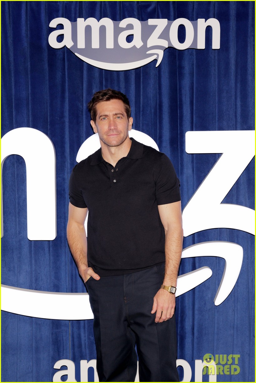 Jake Gyllenhaal & Alan Ritchson Buddy Up While Promoting Projects at ...