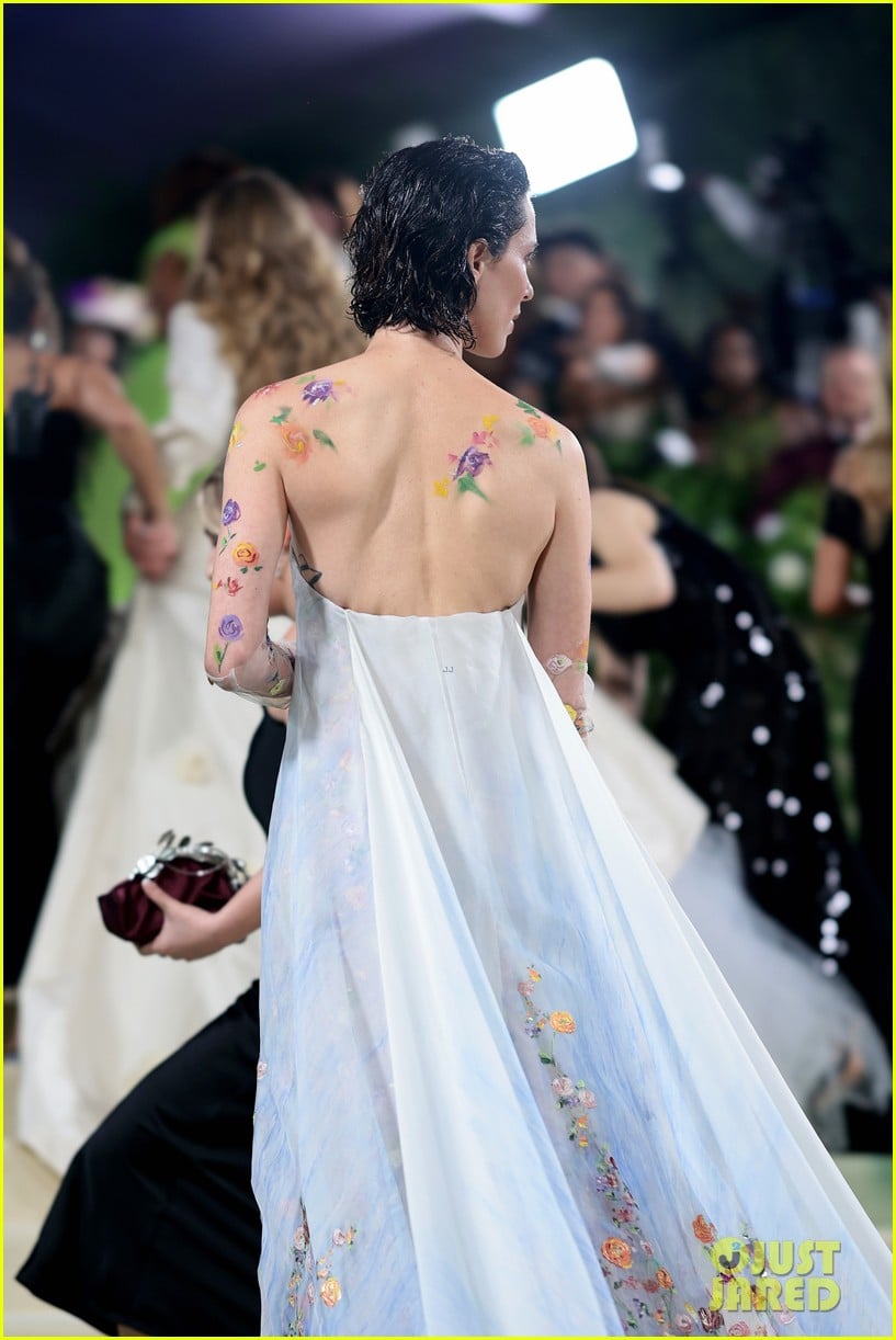 Rebecca Hall Rocks Dreamy, Floral Body Art at Met Gala 2024: Photo ...