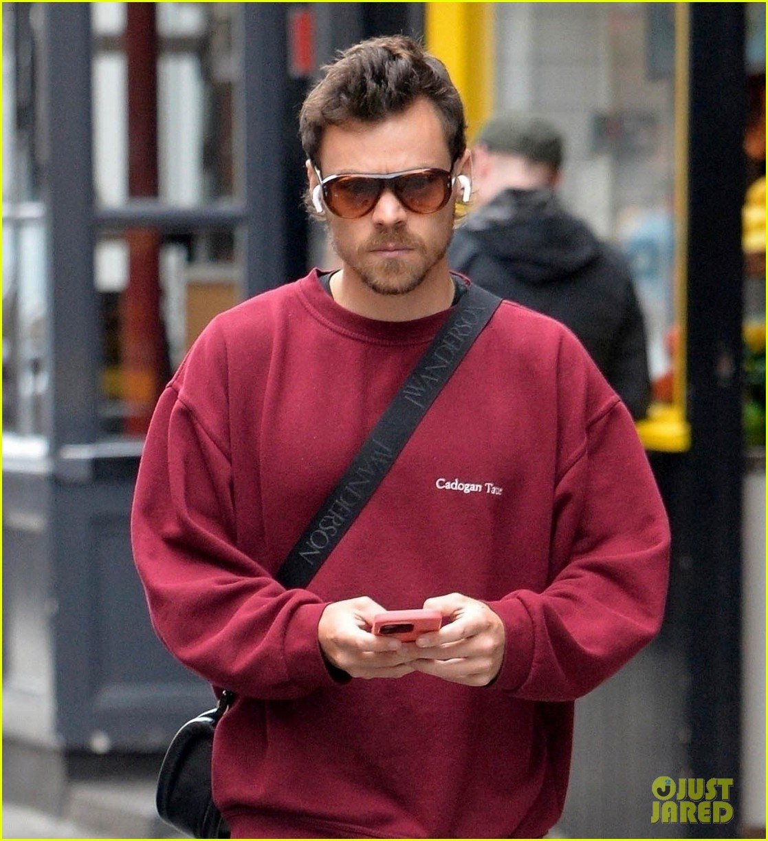 Harry Styles Keeps Things Cool & Casual for Solo Stroll in London ...