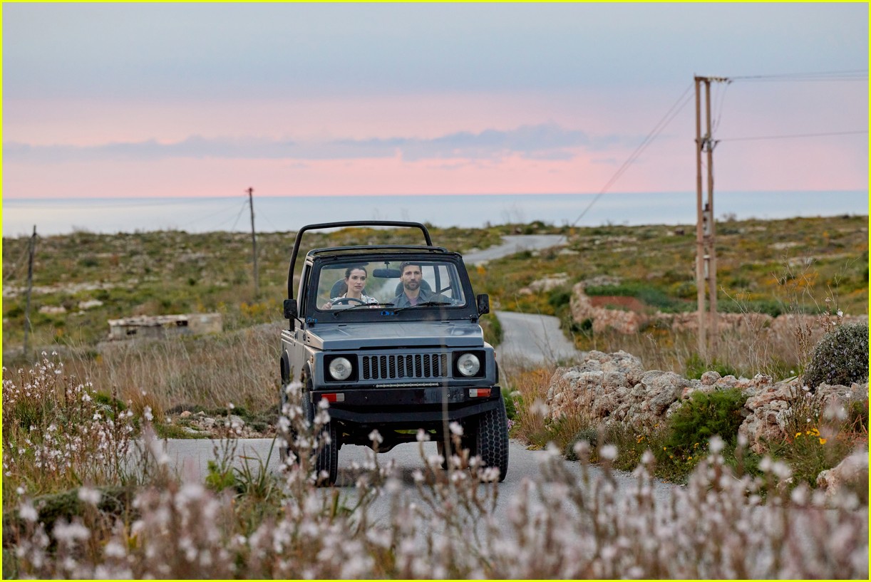 'For Love & Honey' - Cast & Behind-the-Scenes Photos Revealed for ...