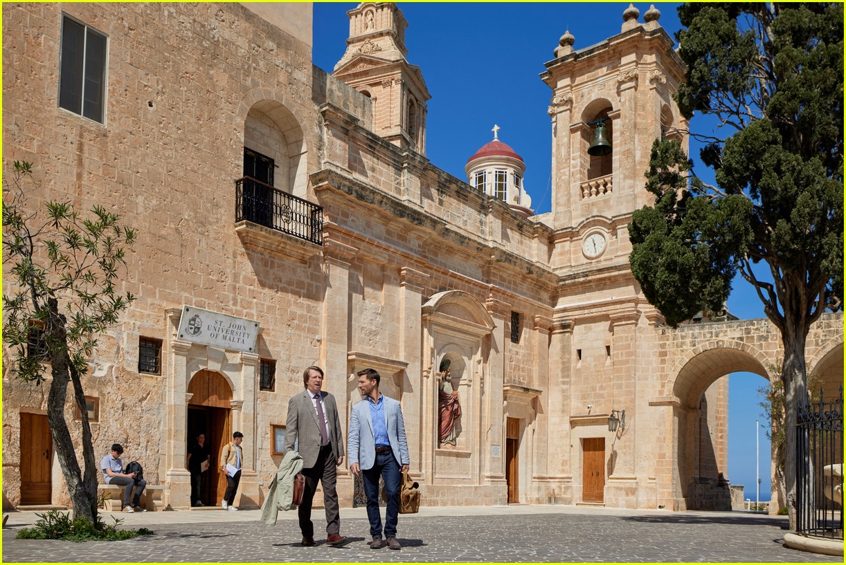 'For Love & Honey' - Cast & Behind-the-Scenes Photos Revealed for ...