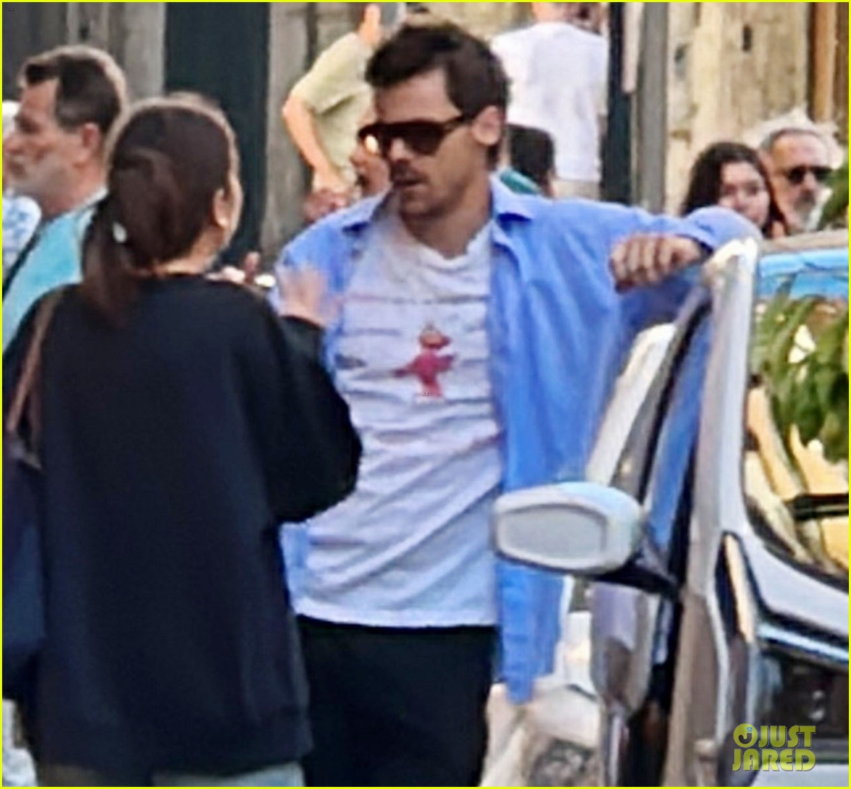 Harry Styles Enjoys Day Out with Friends While Vacationing in Italy ...
