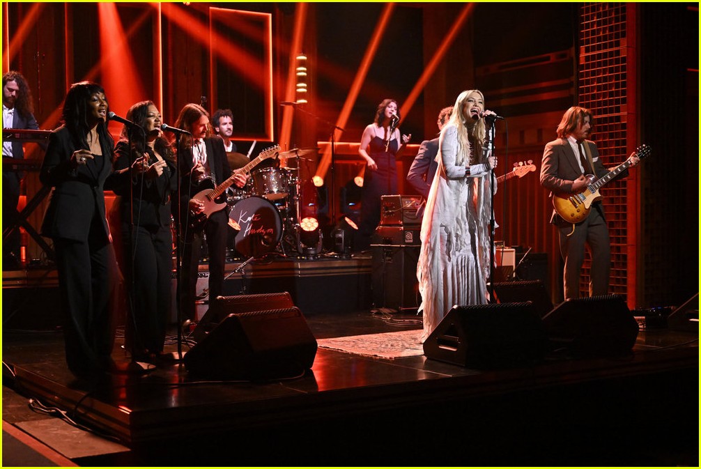 Kate Hudson Makes TV Performance Debut on 'Fallon,' Teases a Potential ...