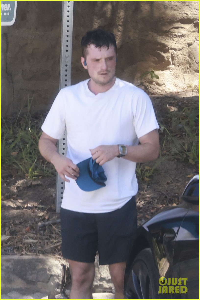Josh Hutcherson Goes Shirtless for Run Around L.A.: Photo 5037073 ...