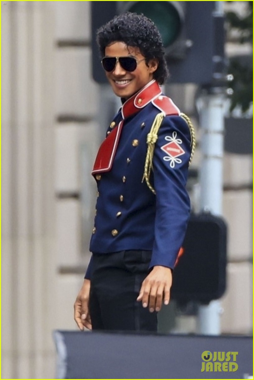 Jaafar Jackson Embodies Uncle Michael Jackson, Climbs On Top of Car While Filming Upcoming ...