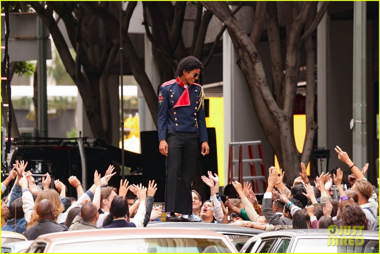 Jaafar Jackson Embodies Uncle Michael Jackson, Climbs On Top of Car ...