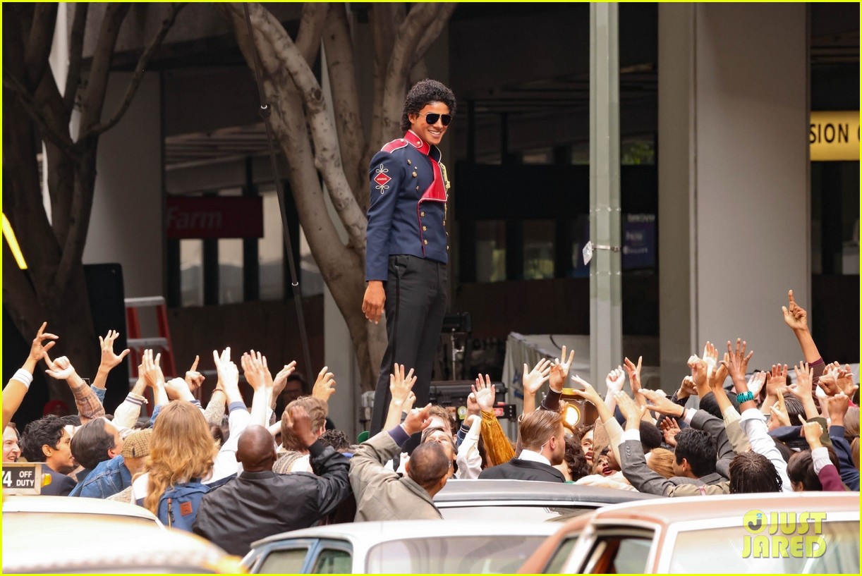 Jaafar Jackson Embodies Uncle Michael Jackson, Climbs On Top of Car ...