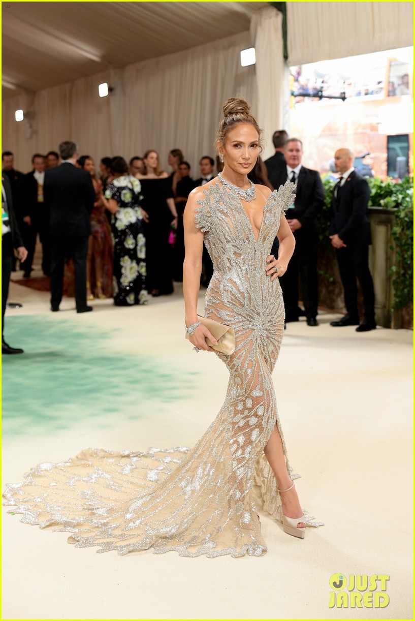 Jennifer Lopez is Dripping in Diamonds at Met Gala 2024: Photo 5037242 ...