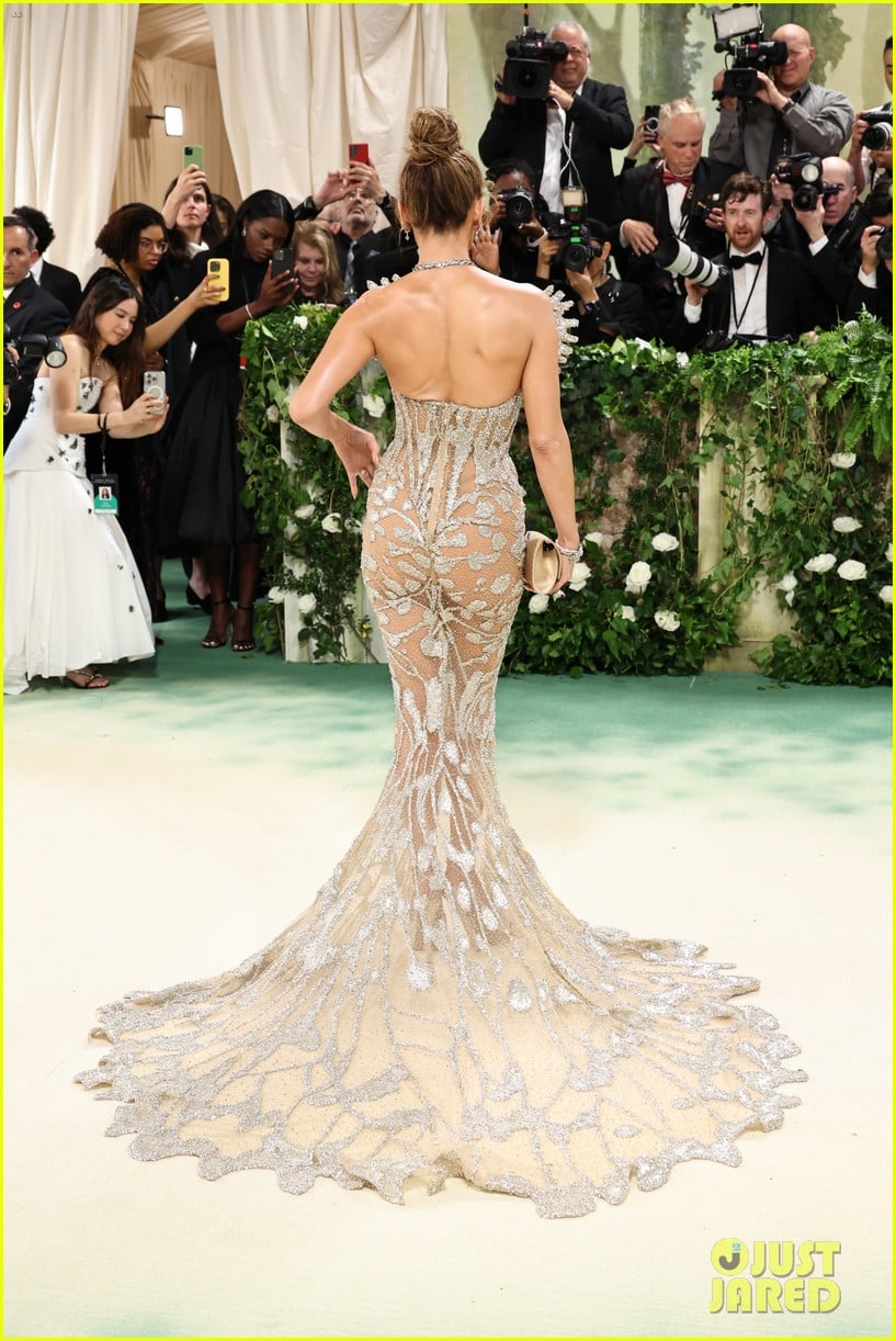 Jennifer Lopez is Dripping in Diamonds at Met Gala 2024: Photo 5037247 ...