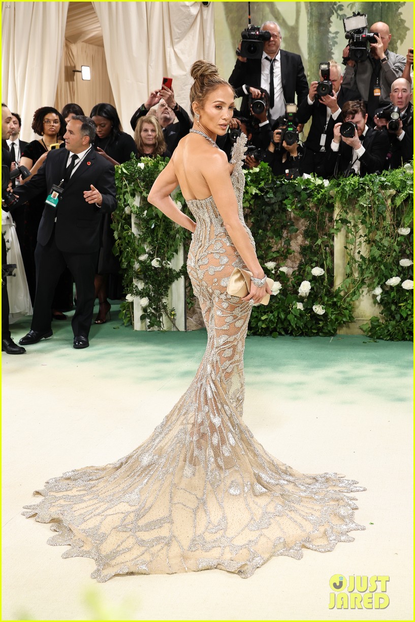 Jennifer Lopez is Dripping in Diamonds at Met Gala 2024: Photo 5037250 ...