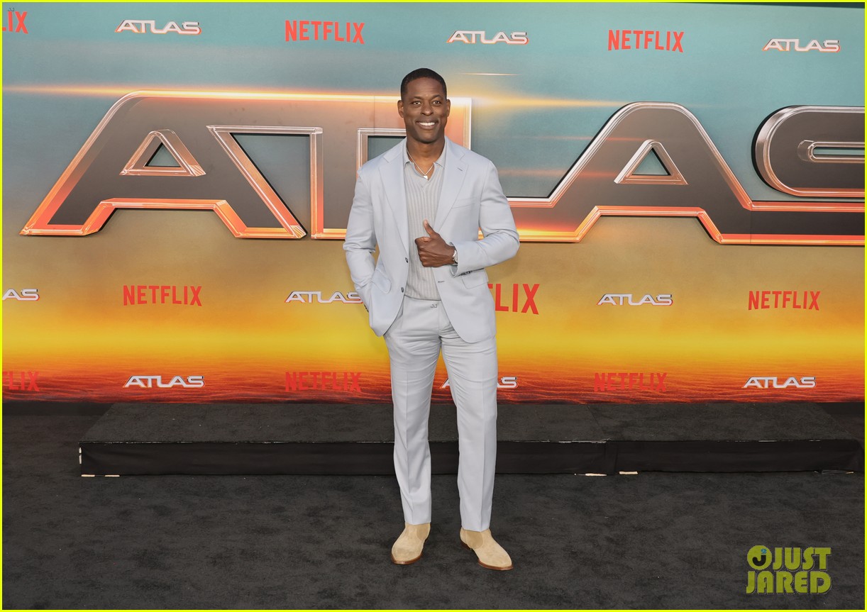 Jennifer Lopez Attends 'Atlas' Premiere Sans Ben Affleck, But Flaunts ...