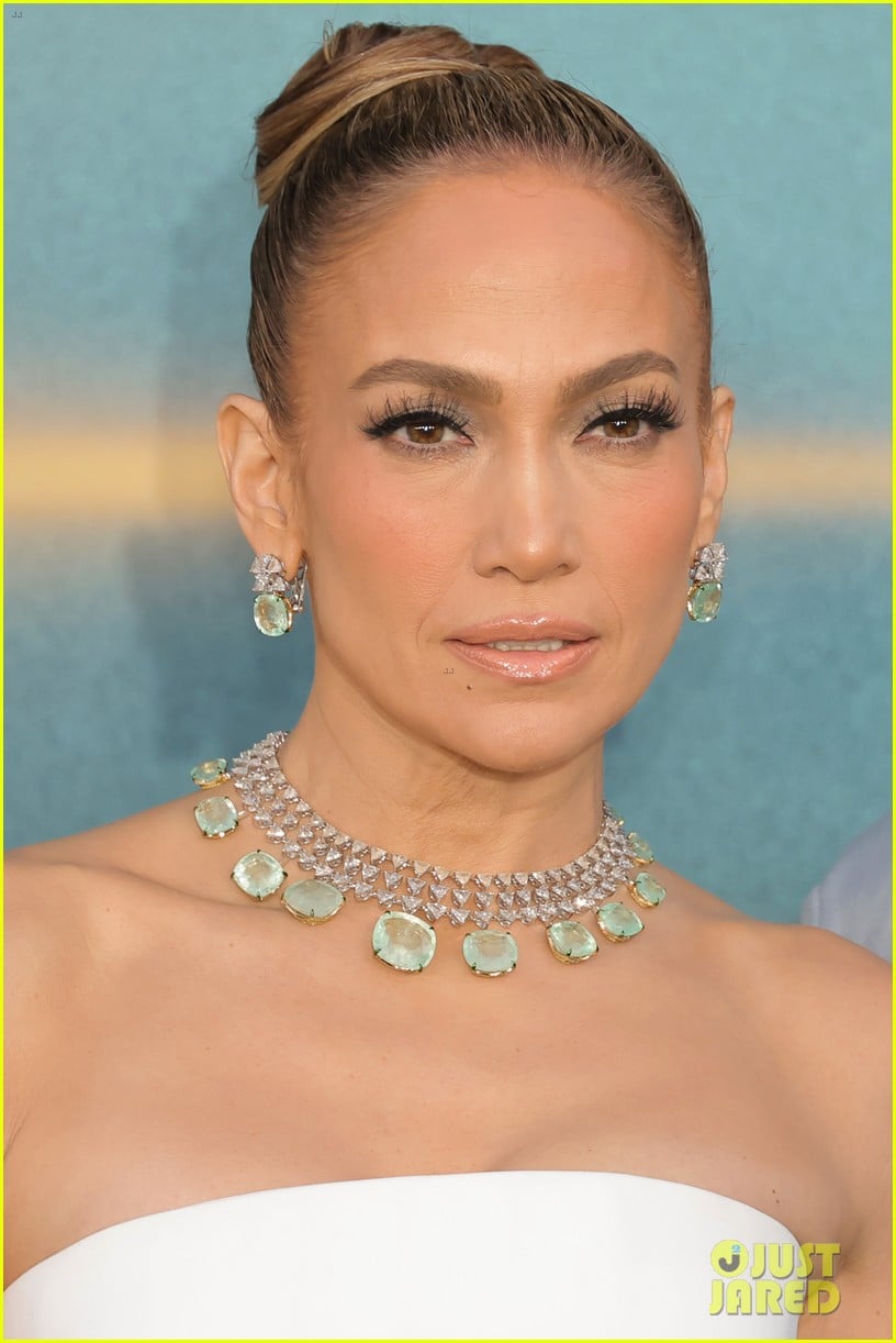 Jennifer Lopez Attends 'Atlas' Premiere Sans Ben Affleck, But Flaunts ...