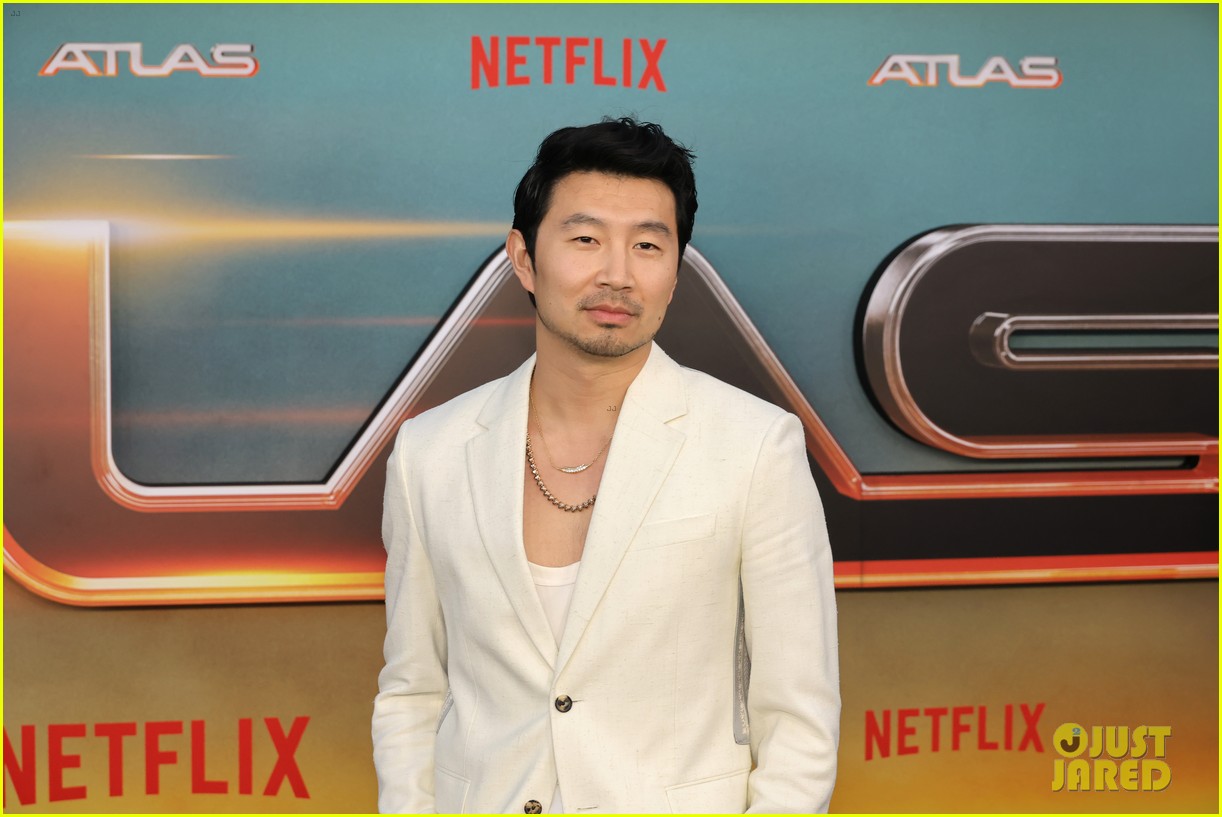 Jennifer Lopez Attends 'Atlas' Premiere Sans Ben Affleck, But Flaunts ...