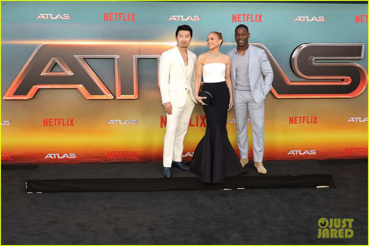 Jennifer Lopez Attends 'Atlas' Premiere Sans Ben Affleck, But Flaunts ...