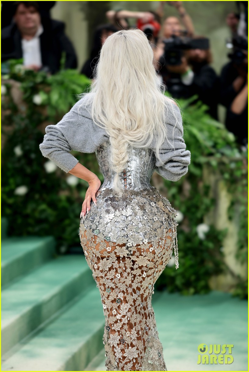 Kim Kardashian Reveals Reason Why She Could Barely Walk at Met Gala ...