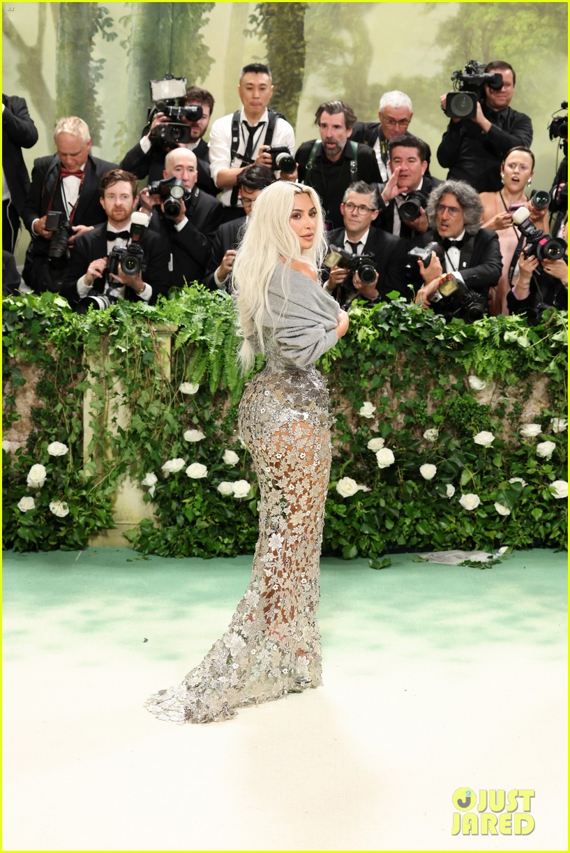 Kim Kardashian Reveals Reason Why She Could Barely Walk at Met Gala ...