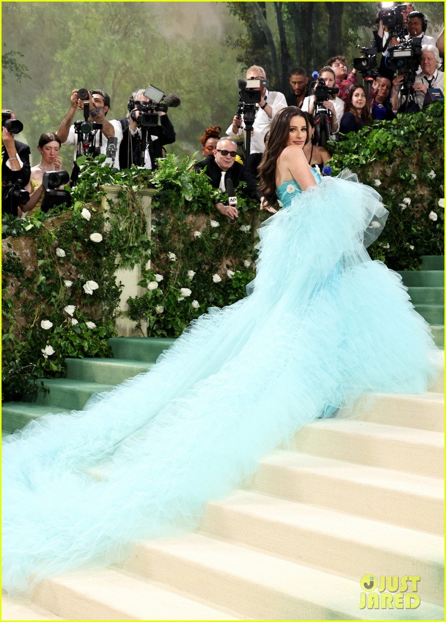 Pregnant Lea Michele is Radiant in Turquoise With a Waterfall Train at ...
