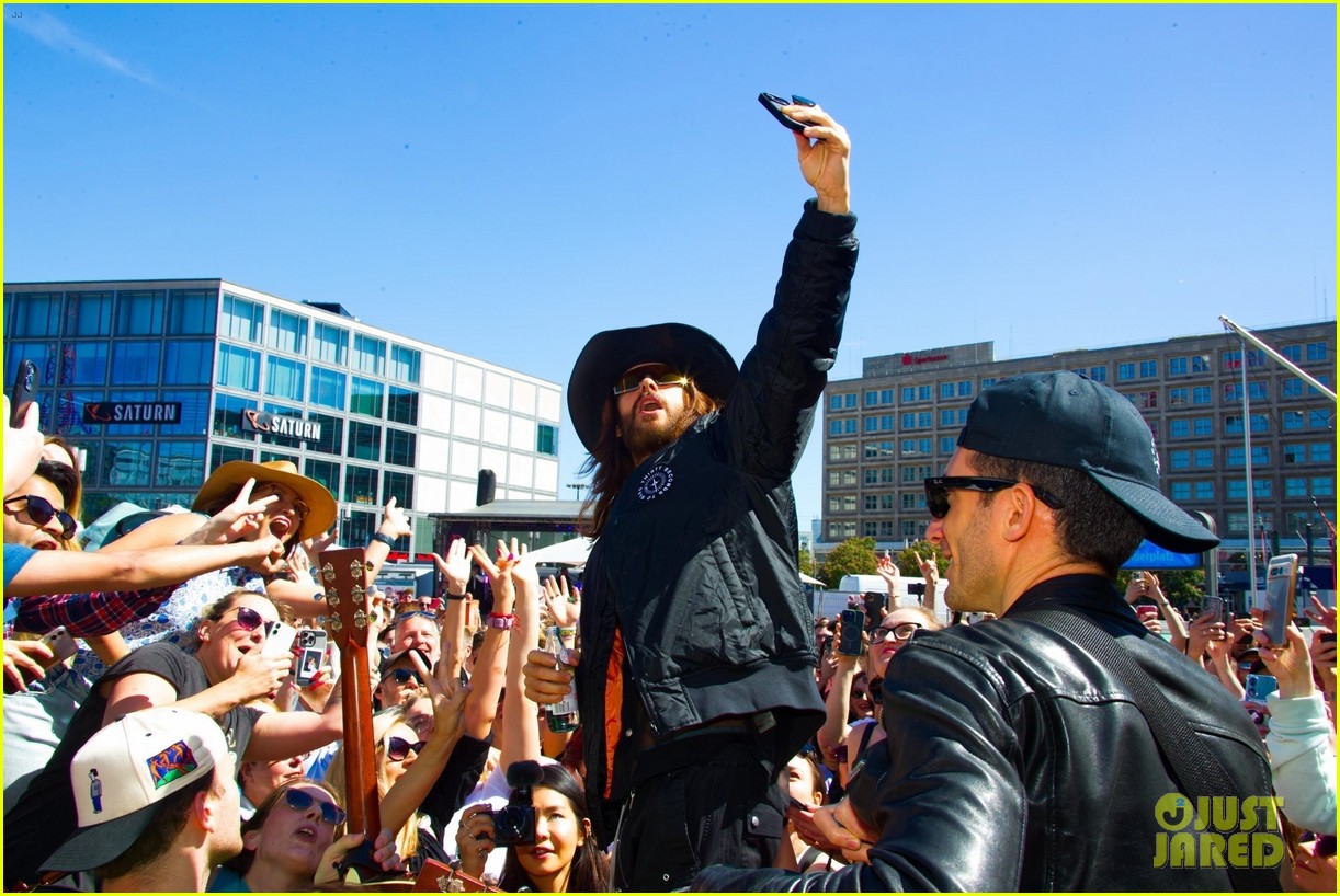 Jared Leto Surprises Fans with Thirty Seconds to Mars Show in Berlin ...