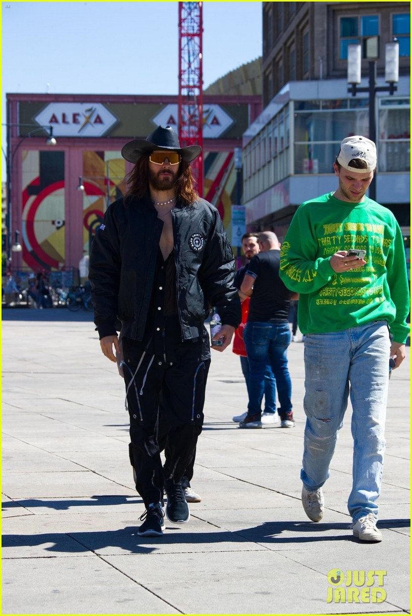 Jared Leto Surprises Fans with Thirty Seconds to Mars Show in Berlin ...