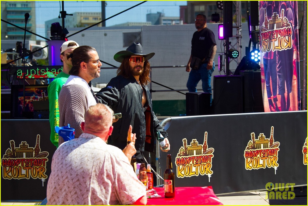 Jared Leto Surprises Fans with Thirty Seconds to Mars Show in Berlin ...