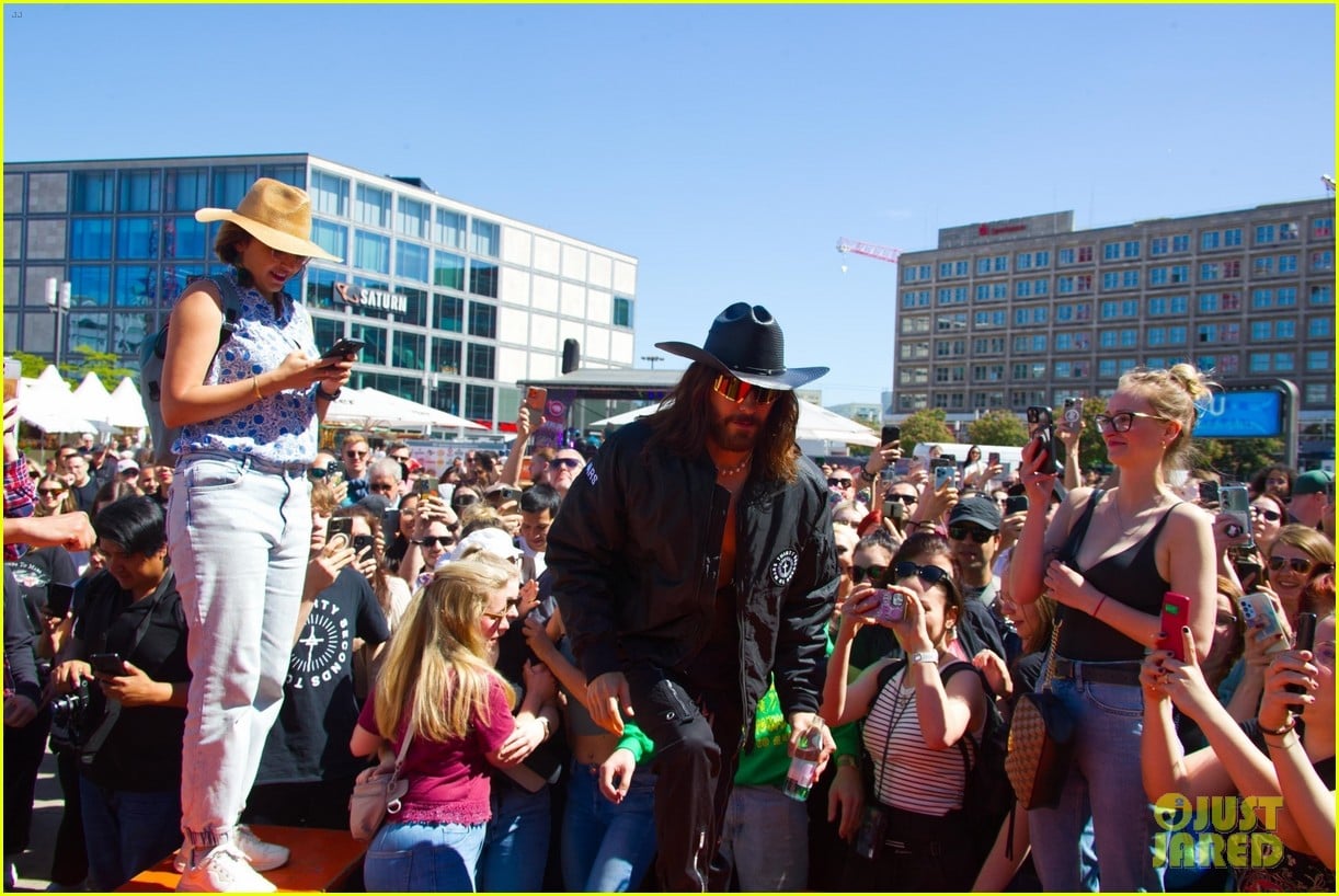 Jared Leto Surprises Fans with Thirty Seconds to Mars Show in Berlin ...