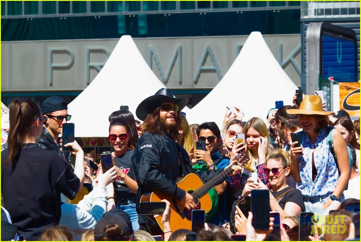 Jared Leto Surprises Fans with Thirty Seconds to Mars Show in Berlin ...
