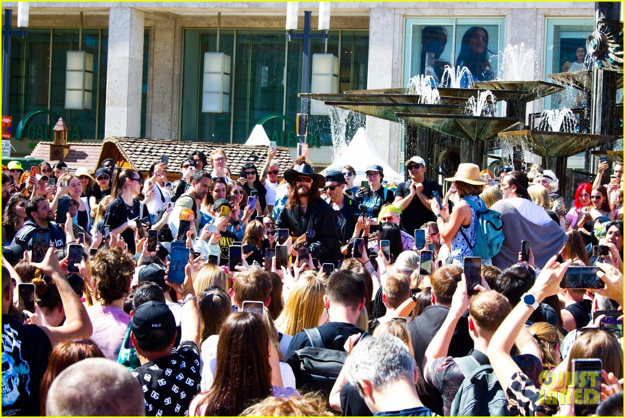 Jared Leto Surprises Fans with Thirty Seconds to Mars Show in Berlin ...