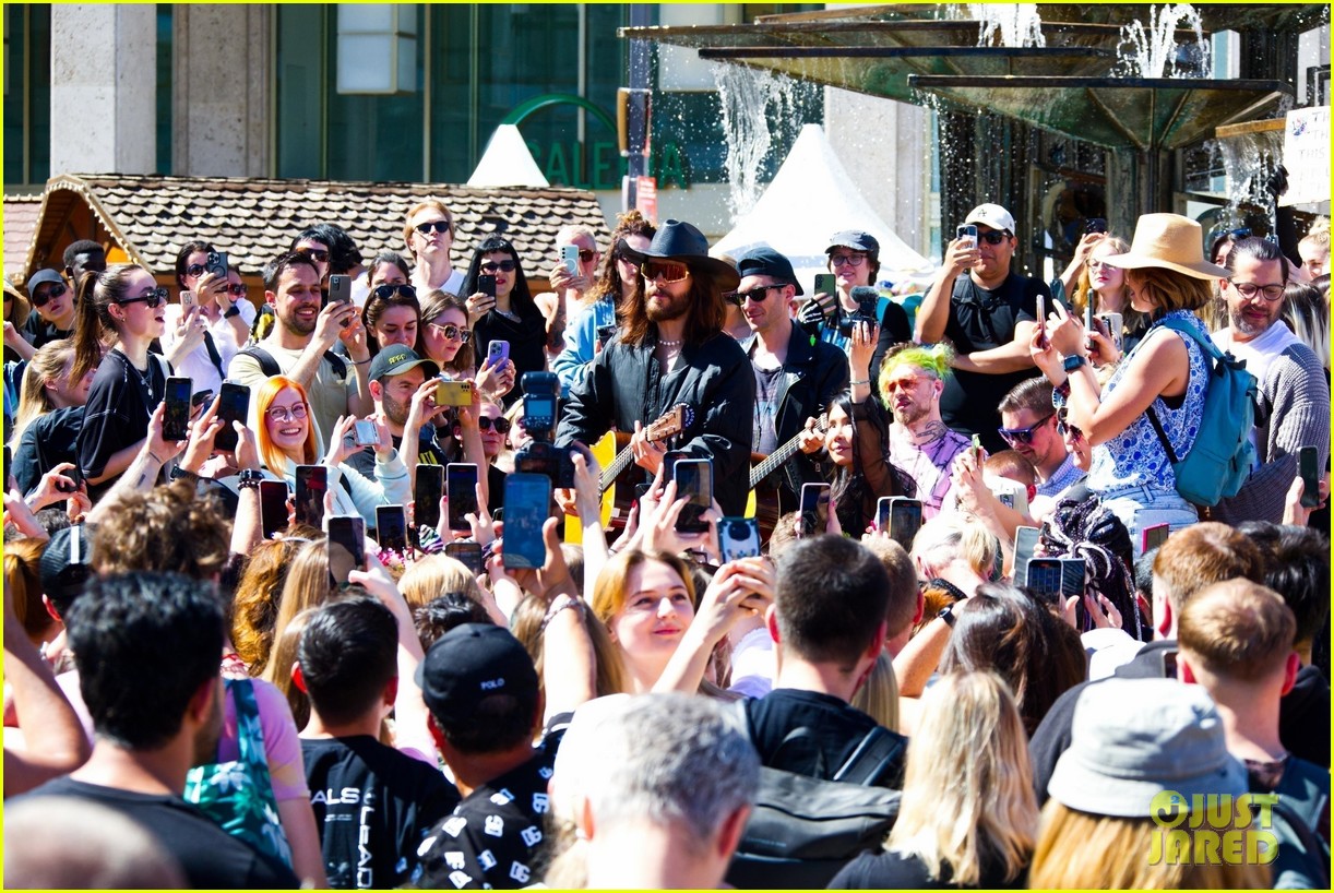 Jared Leto Surprises Fans with Thirty Seconds to Mars Show in Berlin ...