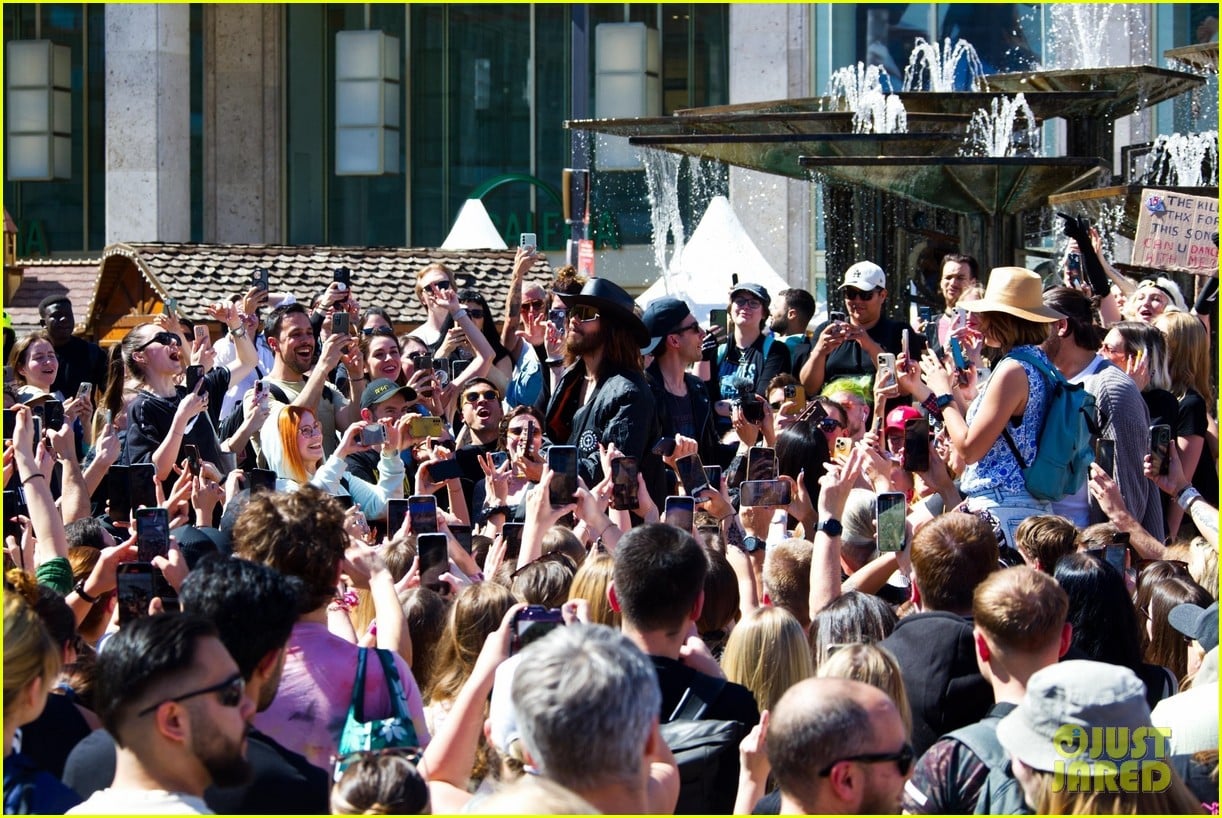 Jared Leto Surprises Fans with Thirty Seconds to Mars Show in Berlin ...