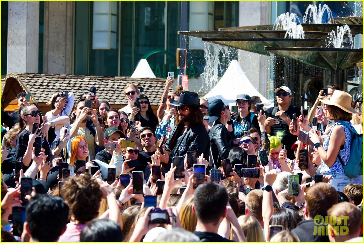 Jared Leto Surprises Fans with Thirty Seconds to Mars Show in Berlin ...