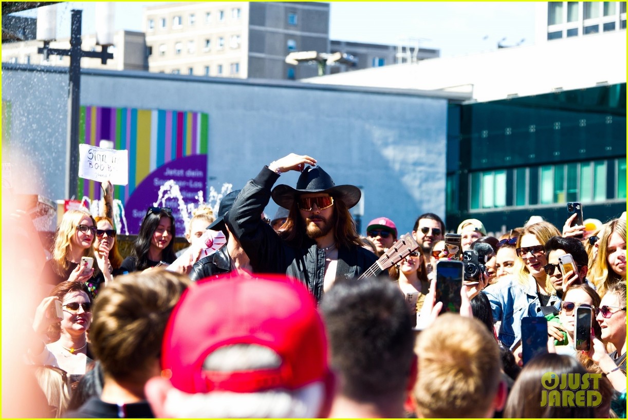 Jared Leto Surprises Fans with Thirty Seconds to Mars Show in Berlin ...