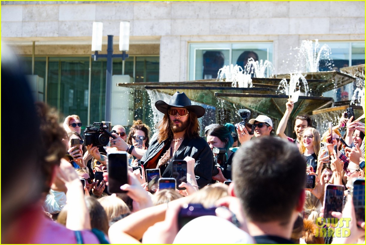 Jared Leto Surprises Fans with Thirty Seconds to Mars Show in Berlin ...