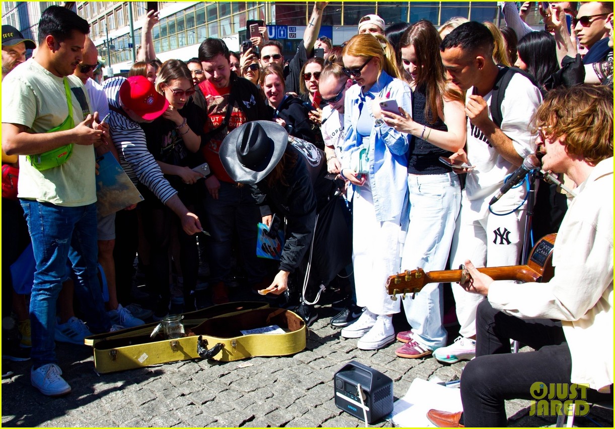 Jared Leto Surprises Fans with Thirty Seconds to Mars Show in Berlin ...