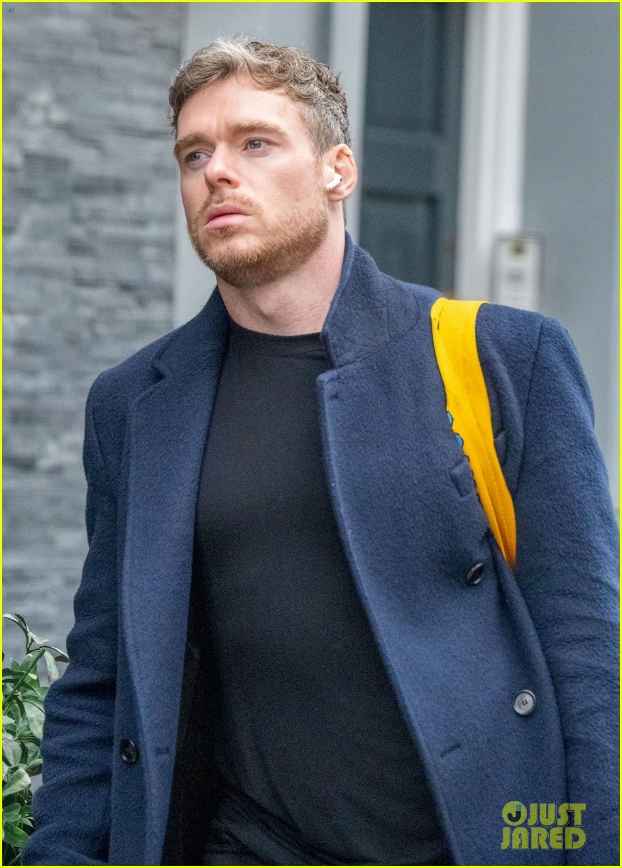 Richard Madden Goes Grocery Shopping in Rare Outing in London: Photo ...