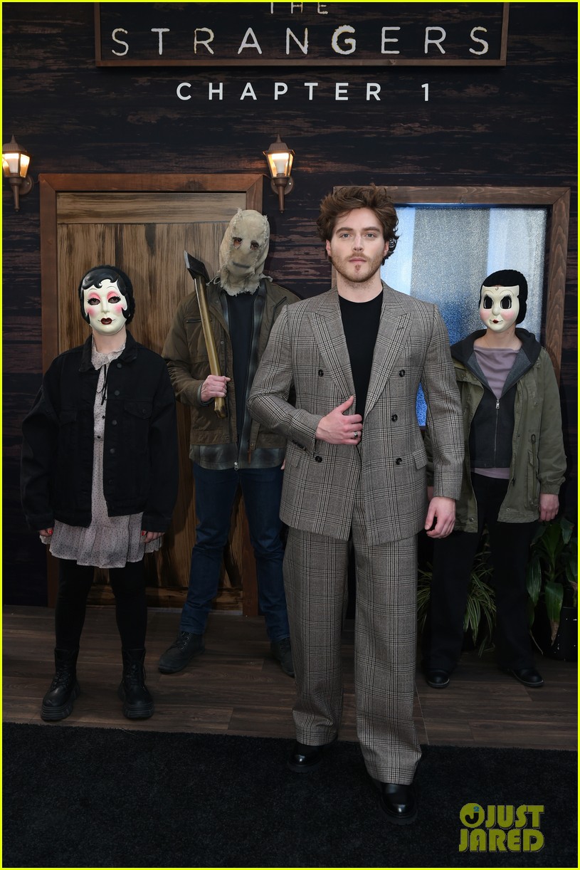 Madelaine Petsch & Froy Gutierrez Premiere 'The Strangers - Chapter 1 ...