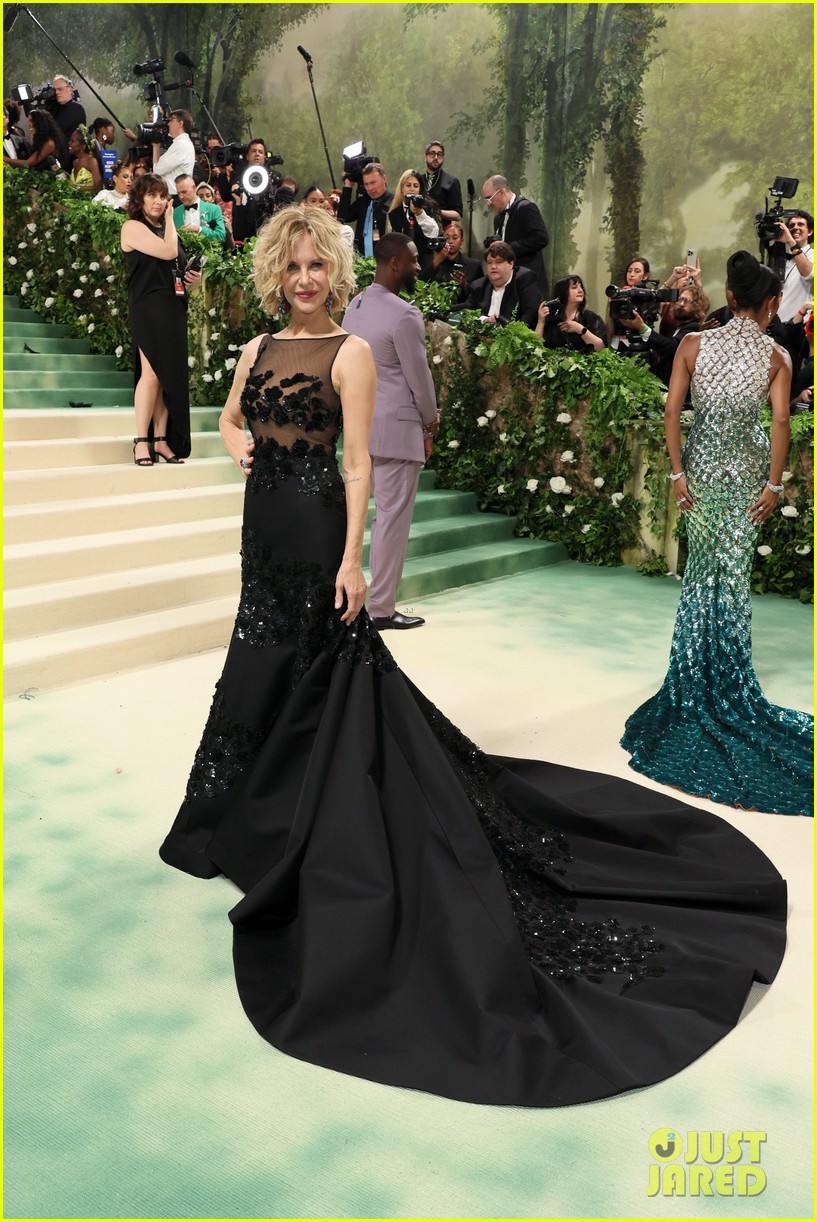 Meg Ryan Makes Her Met Gala Debut at 2024 Event with Michael Kors ...