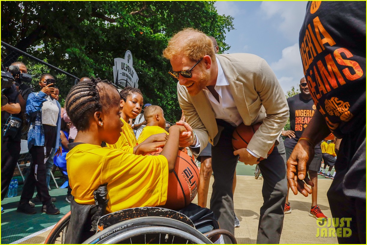 Meghan Markle Wears Princess Diana's Cross Necklace During Nigeria Trip ...
