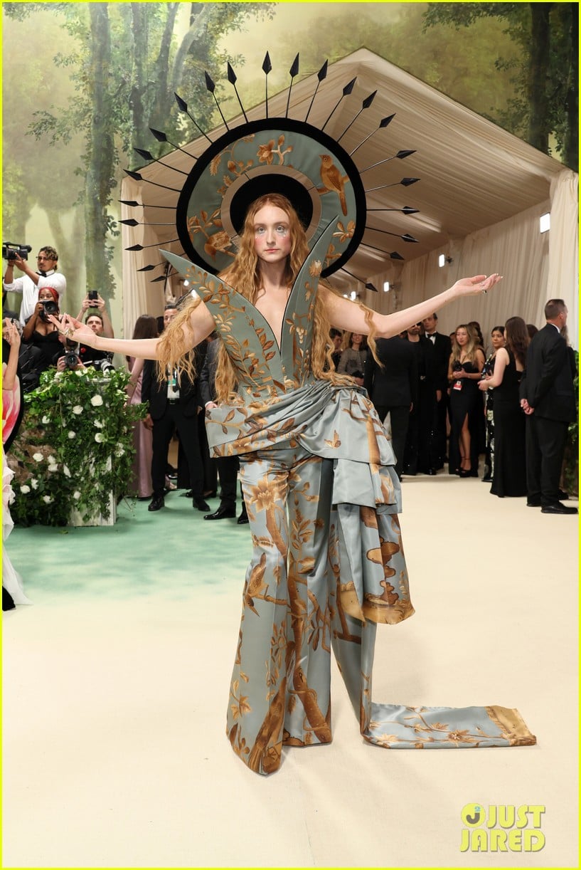 Demi Moore Wows in Dress Made Out of Wallpaper to Met Gala 2024: Photo ...