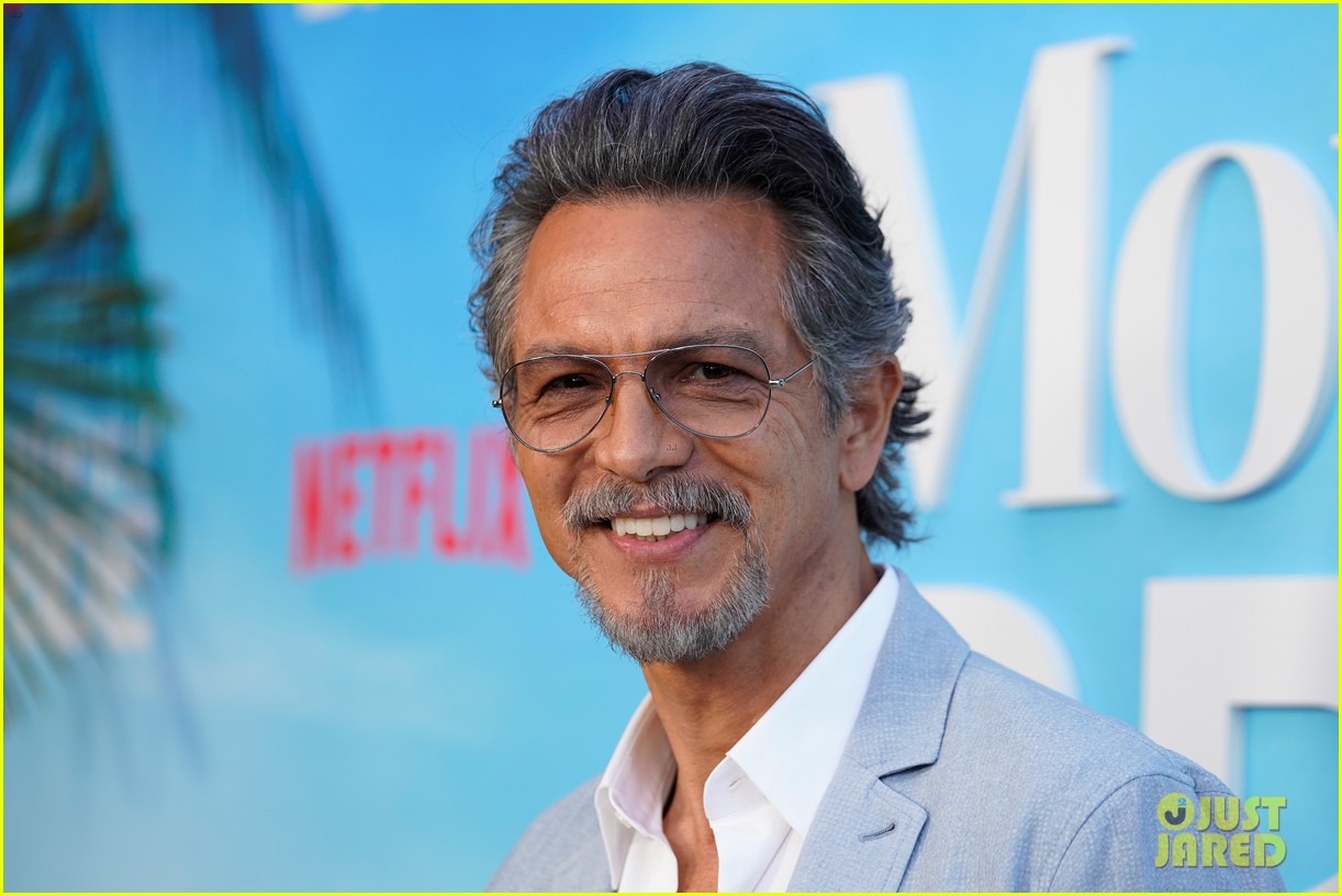 Brooke Shields Joins Benjamin Bratt, Miranda Cosgrove, & More at ...