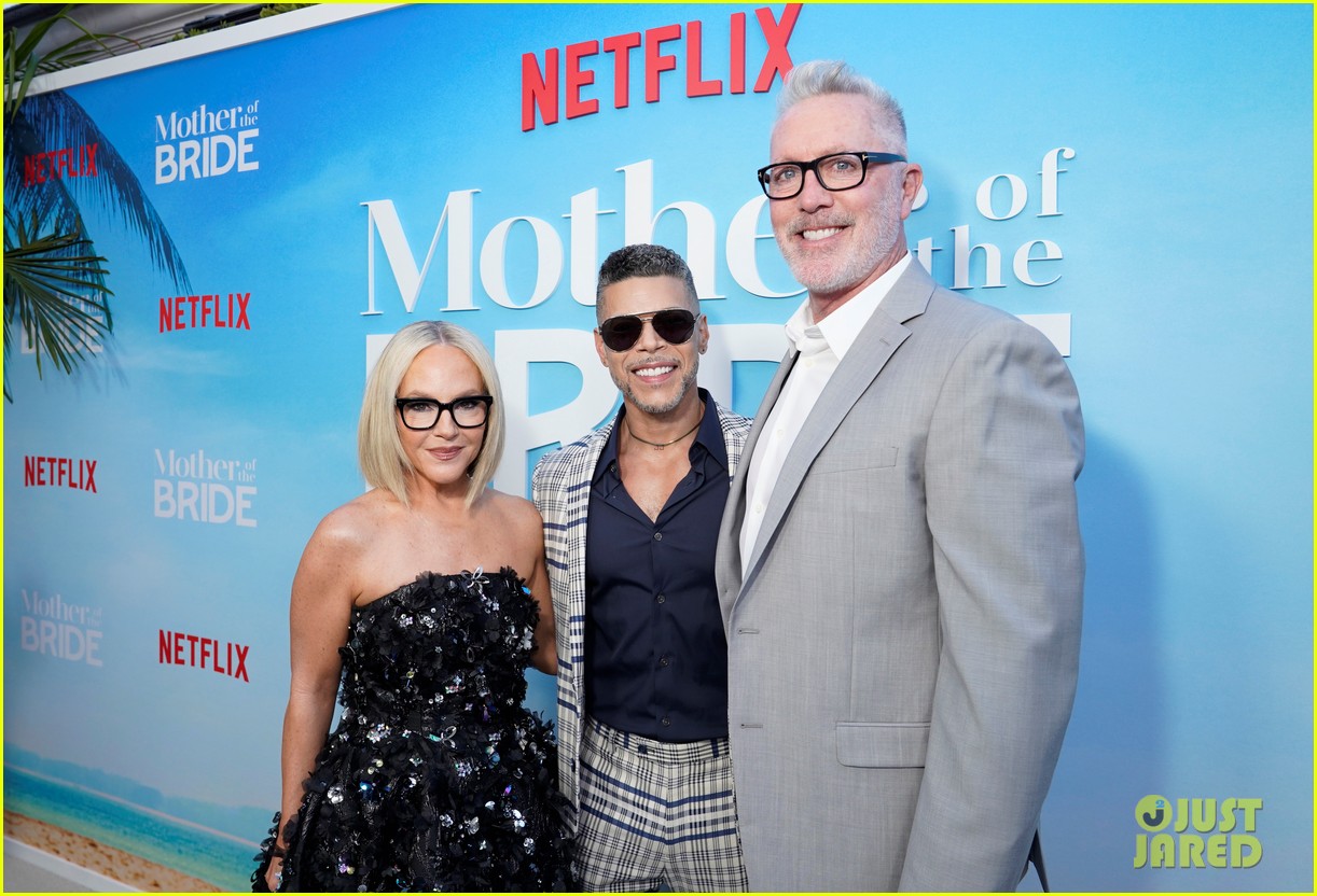 Brooke Shields Joins Benjamin Bratt, Miranda Cosgrove, & More at ...