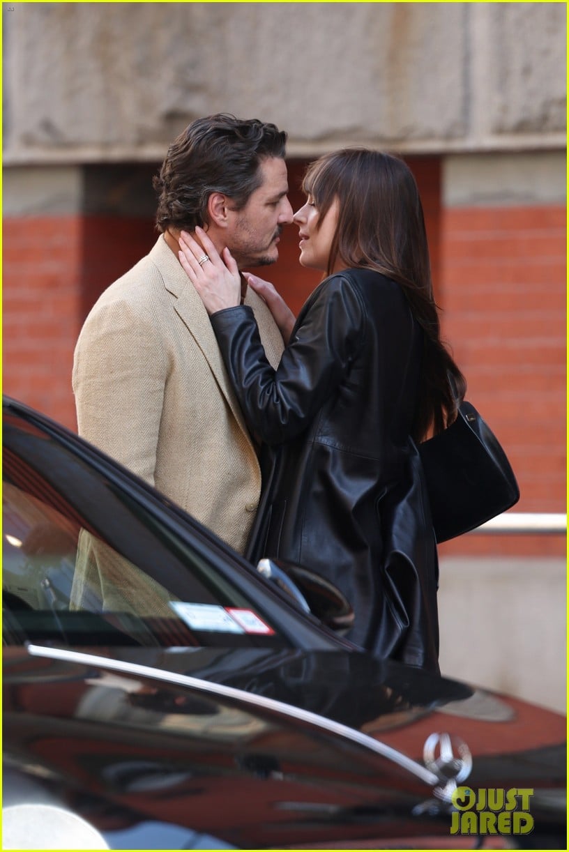 Dakota Johnson & Pedro Pascal Film Steamy Kissing Scene for 'Materialists' in NYC: Photo 5039439 ...