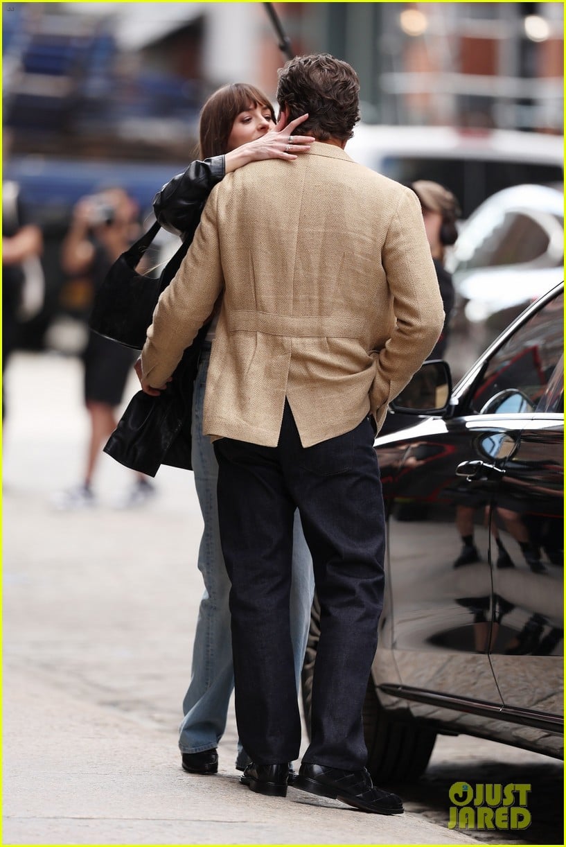 Dakota Johnson & Pedro Pascal Film Steamy Kissing Scene for 'Materialists' in NYC: Photo 5039445 ...